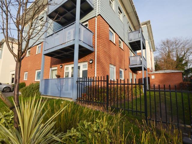 Crest House, Yiewsley UB7, 2 bed flat to rent, £1,650 pcm | PrimeLocation