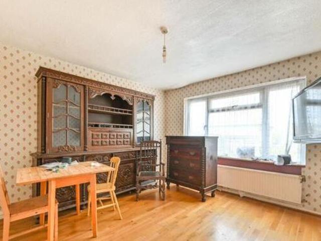Crest Road, Gladstone Park, 4 Bedroom Terraced