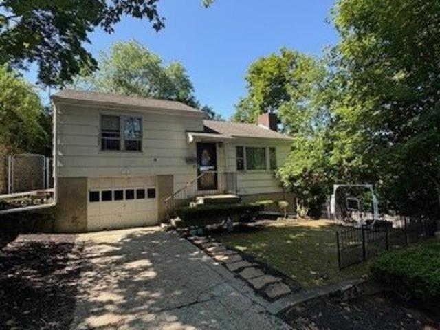 Crest St, New London, Home For Sale