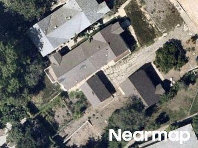 Crestmoore Pl