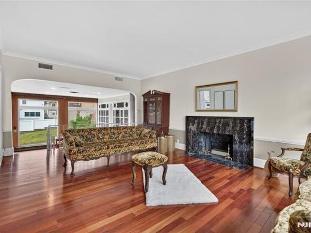 Cresthill Ave, Clifton, Home For Sale