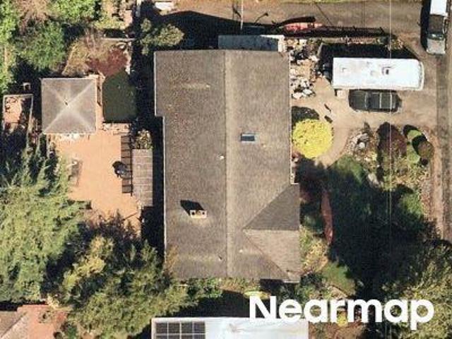 Crestline Dr