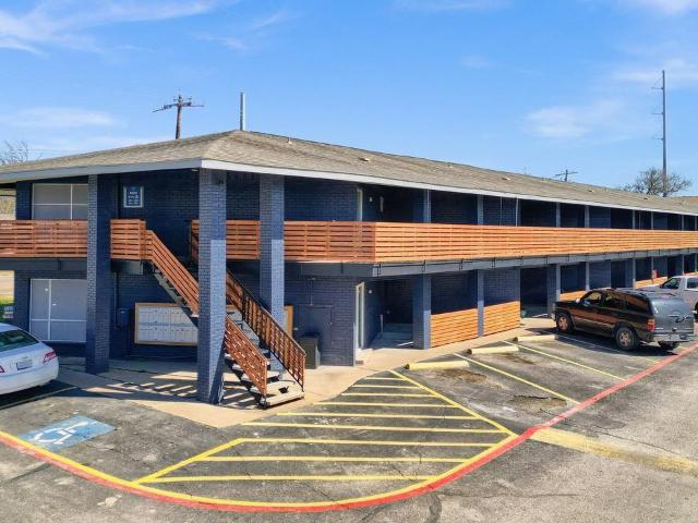 Crestridge Apartments 1 Bedroom Apartment for Rent at 3200 W Walnut St, Garland, TX 75042