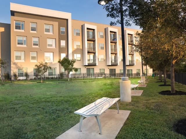 Crestview Commons Apartments 3 Bedroom Apartment for Rent at 801 Sugaree Ave, Austin, TX 78757 Crestview