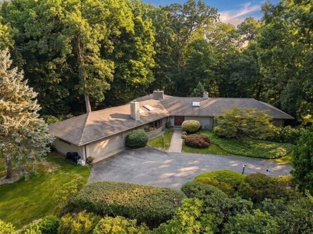 Crestview Cir, Longmeadow, Home For Sale