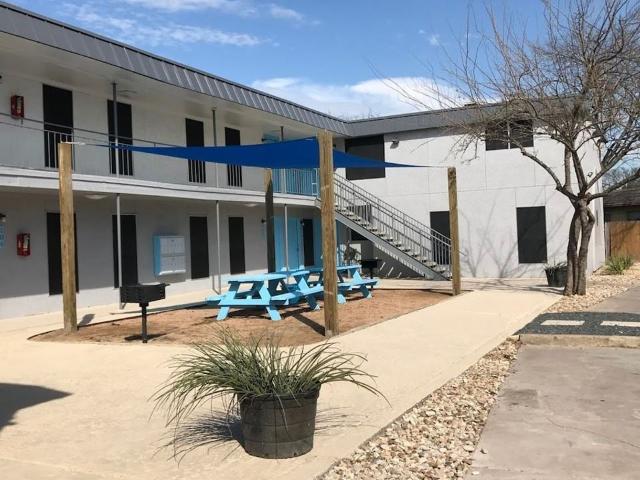 Crestview Place 1 Bedroom Apartment for Rent at 7304 Twin Crest Dr, Austin, TX 78752 St. Johns