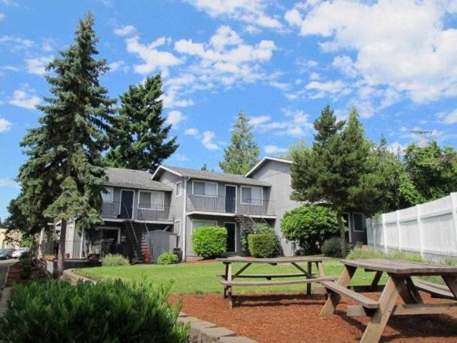 Crestwood Court Apartments 1 Bedroom Apartment for Rent at 3830 Sw Plum St, Portland, OR 97219 Multnomah