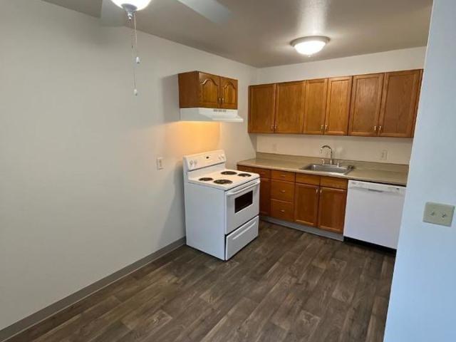Crestwood Court Apartments 1 Bedroom Apartment for Rent at 3830 Sw Plum St, Portland, OR 97219 Multnomah