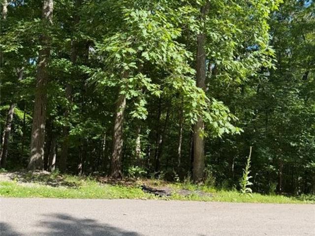 Crestwood Ct, Belpre, OH 45714