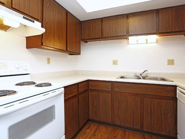 Crestwood Apartment 2 Bedroom Apartment for Rent at W Crestwood Dr, Peoria, IL 61614