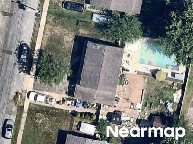 Crestwood Dr