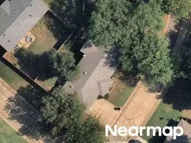Crestwood Dr