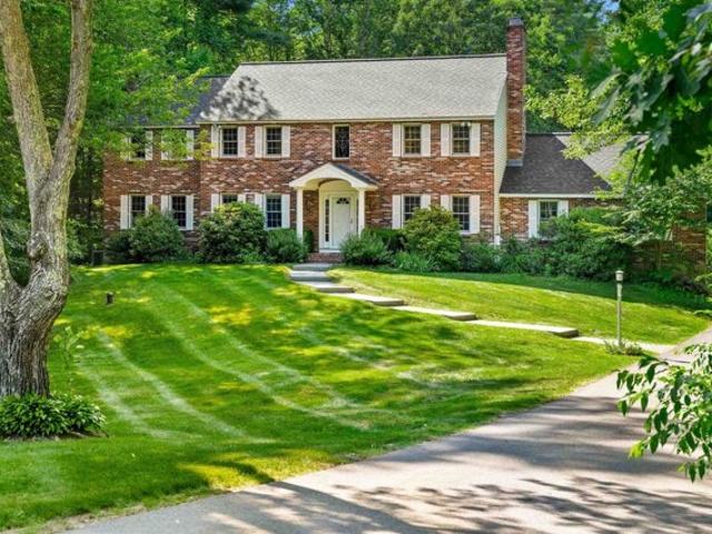 Crestwood Dr, Hollis, Home For Sale