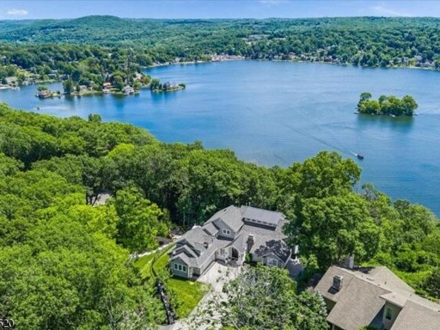 Crestwood Trl, Sparta, Home For Sale