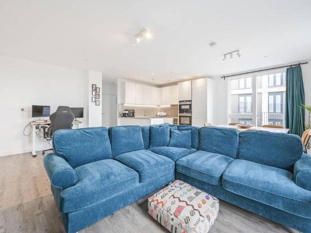 Criterium house, Stratford, London, E20 2 bed flat to rent £3,500 pcm £808 pw