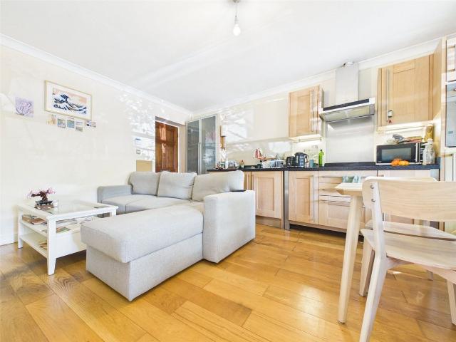 Cricket Lane, Hampton Hill TW12, 1 bed flat to rent, £1,395 pcm | PrimeLocation