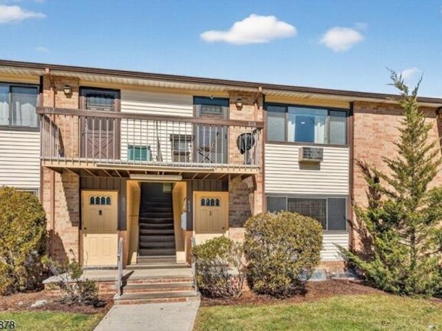 Cricket Ln, Woodbridge, Condo For Sale