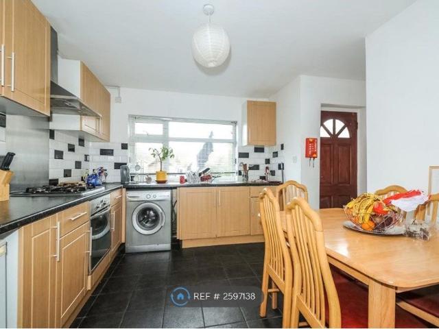 Cricket Road, Oxford OX4, 5 bed semi detached house to rent, £3,000 pcm | PrimeLocation