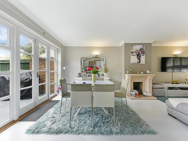 Cricketers Mews, SW18 3 bed house to rent £4,000 pcm £923 pw