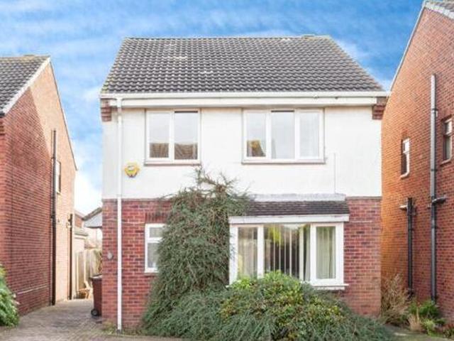 Cricketers Approach, Wrenthorpe, 4 Bedroom Detached