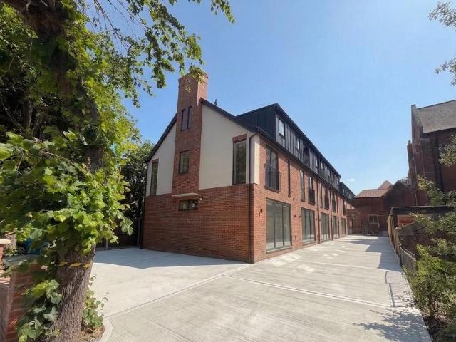 Cricklade Avenue, London SW2 4 bed end of terrace house to rent £4,250 pcm £981 pw
