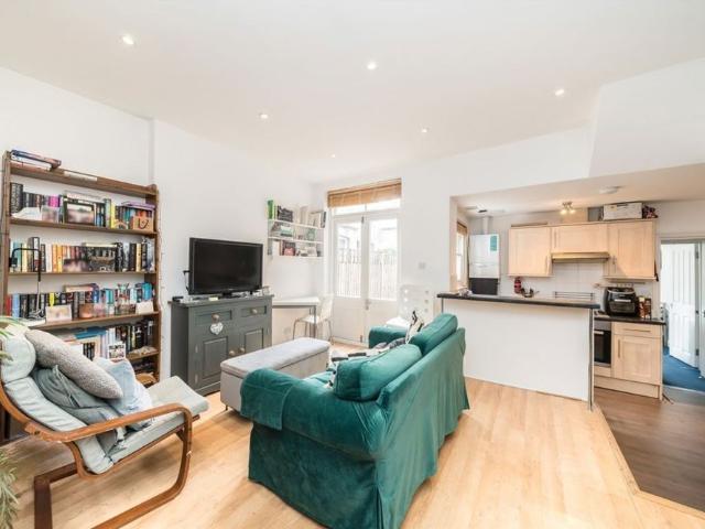 Cricklade Avenue, SW2, London