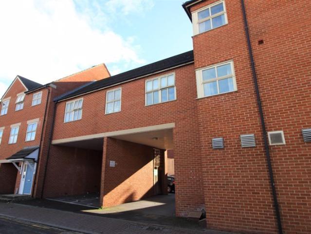 Cricklade Road, Swindon SN2, 2 bed flat to rent, £1,050 pcm | PrimeLocation