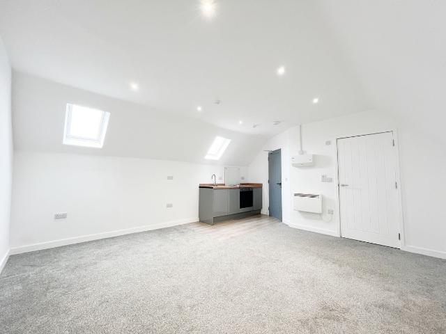 Cricklade Road, Swindon SN2, Studio to rent, £800 pcm | PrimeLocation