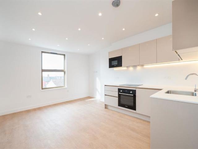 Cricklewood Broadway, Cricklewood NW2, 3 bed flat to rent, £2,752 pcm | PrimeLocation