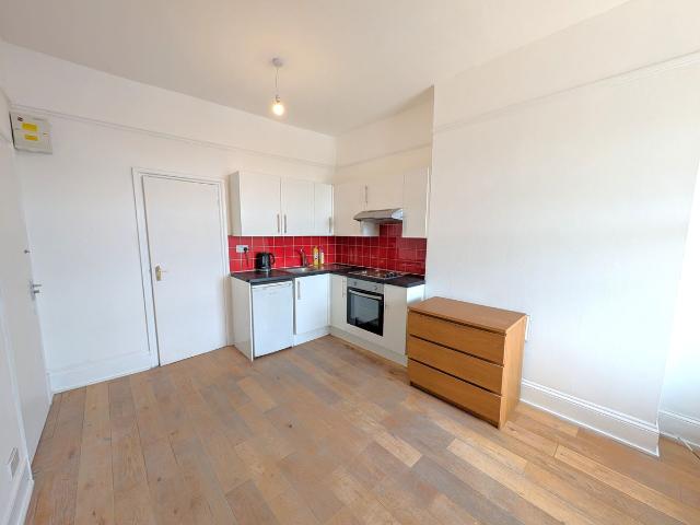 Cricklewood Broadway, Cricklewood NW2, Studio to rent, £1,000 pcm | PrimeLocation