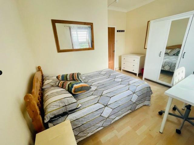 Cricklewood Broadway, London NW2, Room to rent, £750 pcm | PrimeLocation