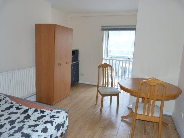 Cricklewood Broadway, London NW2, 2 bed flat to rent, £1,850 pcm | PrimeLocation
