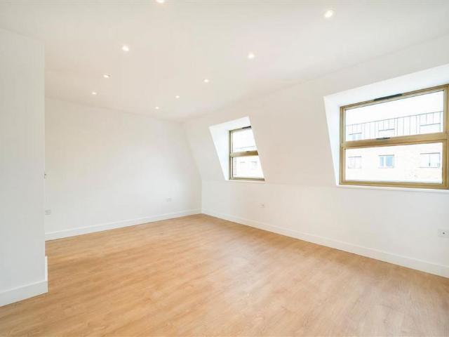 Cricklewood Broadway, London NW2 2 bed flat to rent £2,297 pcm £530 pw