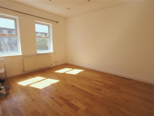 Cricklewood Lane, Cricklewood NW2, 2 bed flat to rent, £1,800 pcm | PrimeLocation