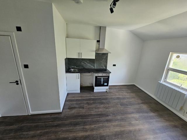 Cricklewood Lane, London NW2, Studio to rent, £1,450 pcm | PrimeLocation