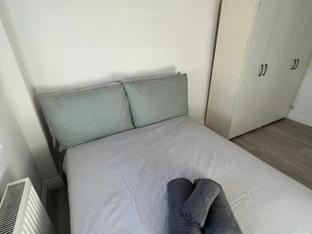 Cricklewood Lane, London NW2, Room to rent, £901 pcm | PrimeLocation