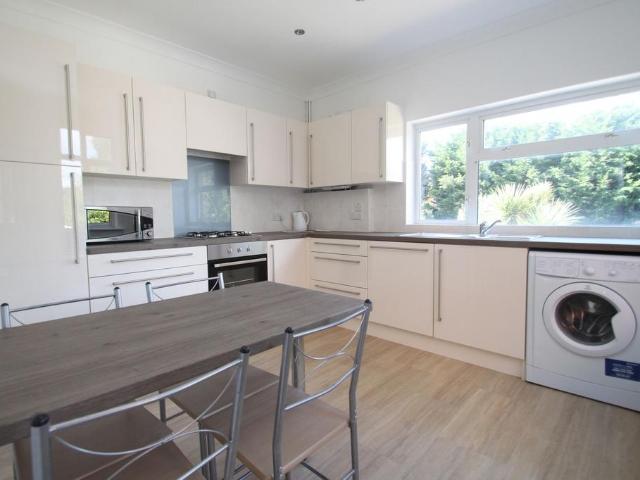 Crichel Road, Bournemouth BH9 4 bed property to rent £2,400 pcm £554 pw