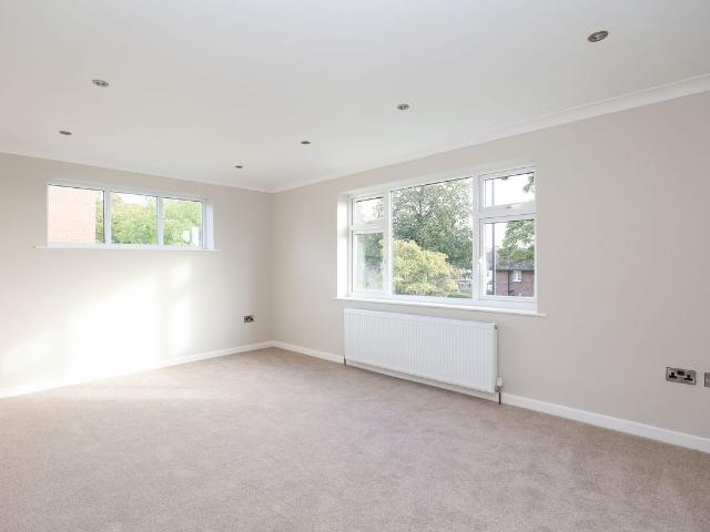 Crimicar Lane, Sheffield S10, 2 bed flat to rent, £1,100 pcm | PrimeLocation