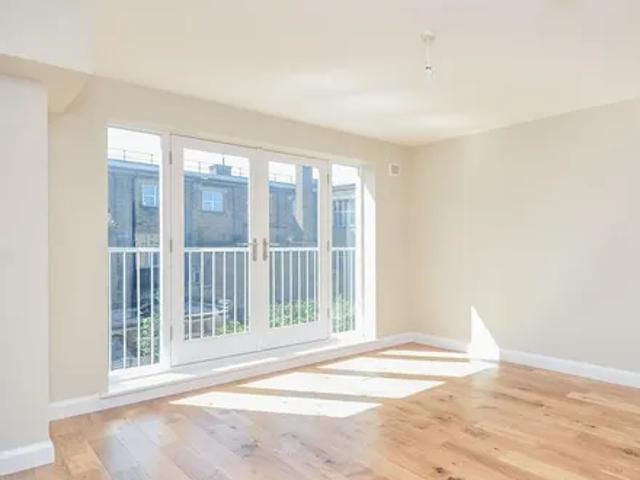 Crisis, 162 Rye Lane, London, SE15 4TW, United Kingdom | 1 bed apartment for rent #167547029 | Rentberry