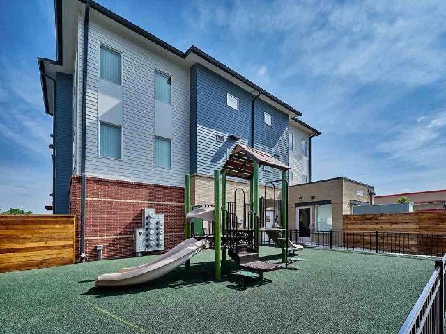 CRISMAN II APARTMENTS 3 Bedroom Apartment for Rent at 680 State Highway 66, Longmont, CO 80504