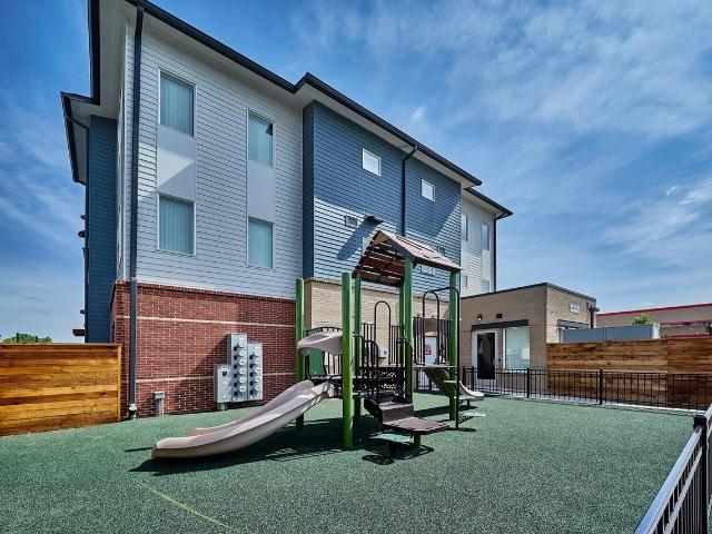 CRISMAN II APARTMENTS 3 Bedroom Apartment for Rent at 680 State Highway 66, Longmont, CO 80504