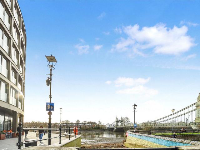 Crisp Road, Hammersmith W6, 2 bed flat to rent, £3,900 pcm | PrimeLocation