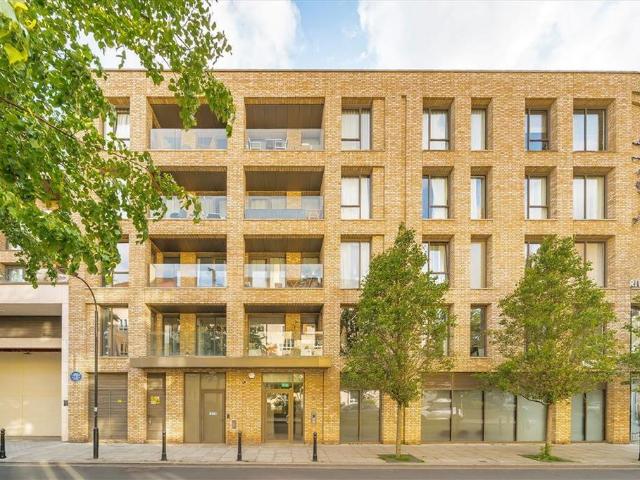 Crisp Road, London W6 2 bed flat to rent £4,250 pcm £981 pw