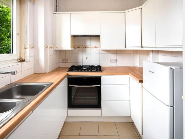 Crispe House, Bryan Street, London, N1 2 bed flat to rent £2,400 pcm £554 pw