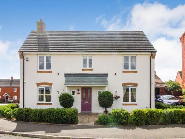 Crispin Drive, Bedford 4 bed detached house to rent £2,100 pcm £485 pw