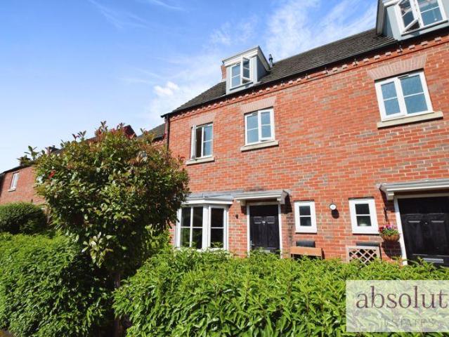 Crispin Drive, Woodlands Park. 4 bed house to rent £1,550 pcm £358 pw
