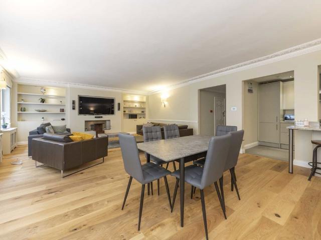 Crutched Friars, City EC3N, 2 bed flat to rent, £3,600 pcm | PrimeLocation