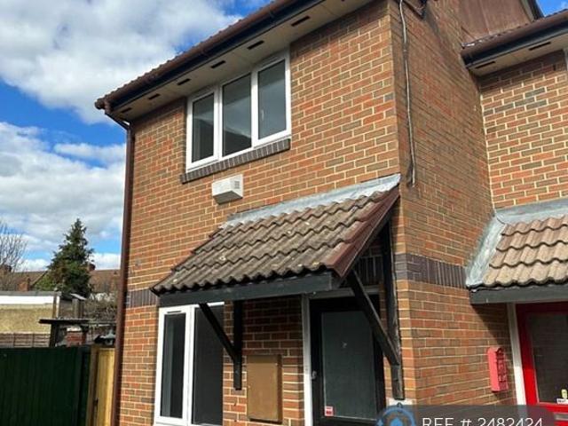 Crucible Close, Romford, RM6 2 bed end of terrace house to rent £1,950 pcm £450 pw