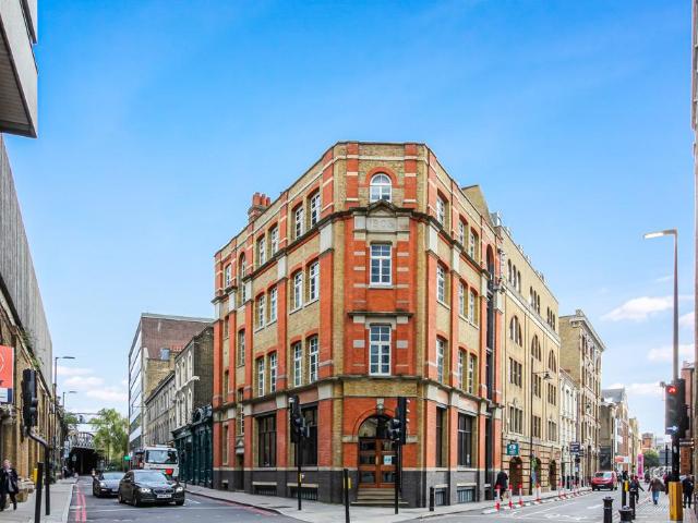 Crucifix Lane, London SE1 3 bed apartment to rent £3,700 pcm £854 pw
