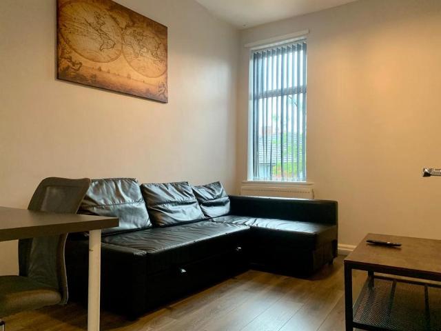 Crumpsall Lane, Manchester 1 bed apartment to rent £1,195 pcm £276 pw